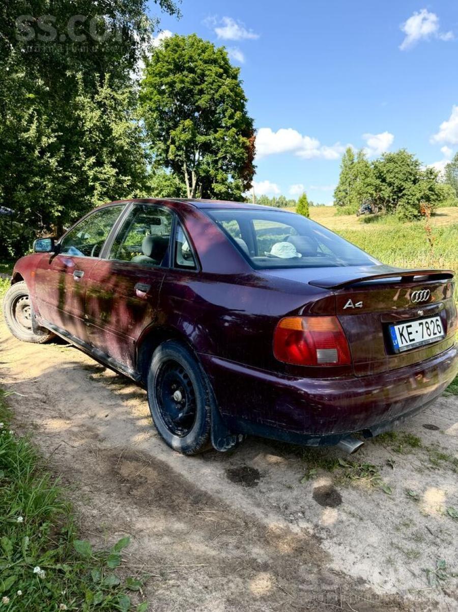 Sarkans Audi A4 1995 Rēzekne, ar dzinēja tilpumu 1.60 L un nobraukumu 232 tūkst. km par 650 €, foto 3 vietnē AUTOMOTO.COM.LV