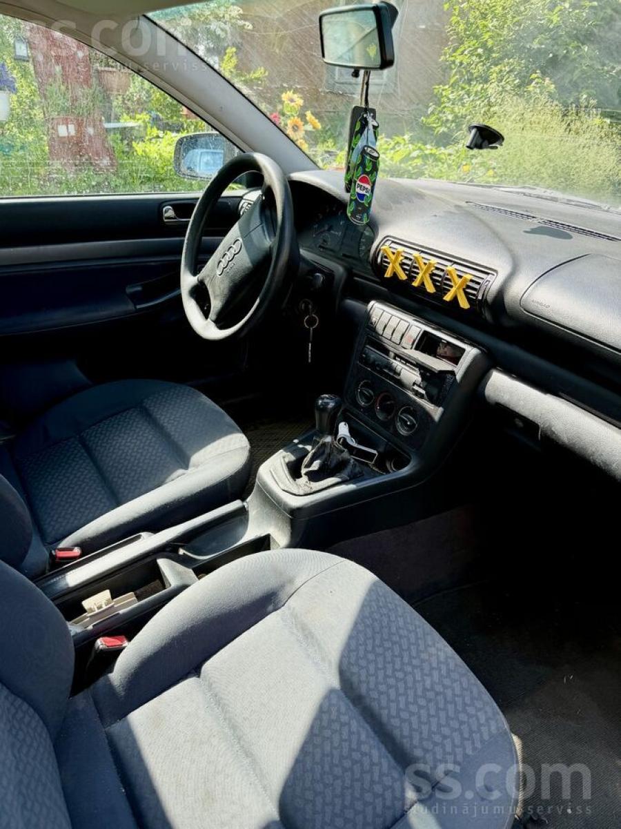 Sarkans Audi A4 1995 Rēzekne, ar dzinēja tilpumu 1.60 L un nobraukumu 232 tūkst. km par 650 €, foto 6 vietnē AUTOMOTO.COM.LV