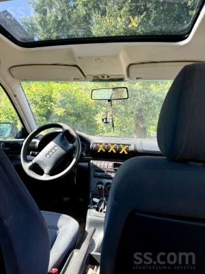 Sarkans Audi A4 1995 Rēzekne, ar dzinēja tilpumu 1.60 L un nobraukumu 232 tūkst. km par 650 €, foto 7 vietnē AUTOMOTO.COM.LV