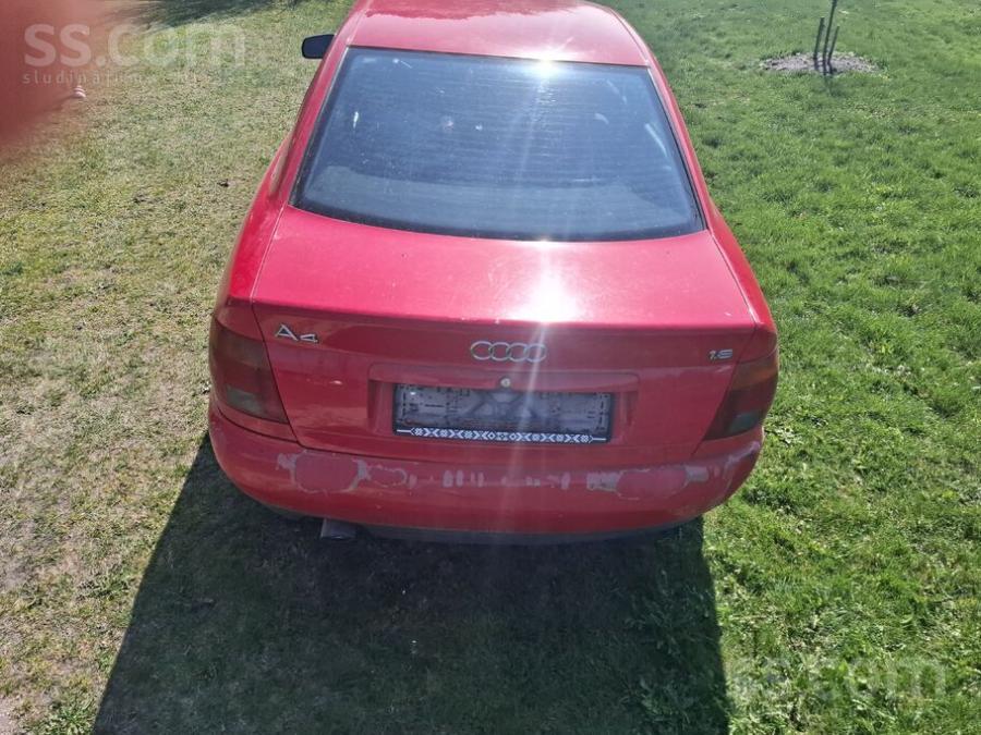 Sarkans Audi A4 1996 Liepāja, ar dzinēja tilpumu 1.80 L un nobraukumu 249 tūkst. km par 340 €, foto 4 vietnē AUTOMOTO.COM.LV