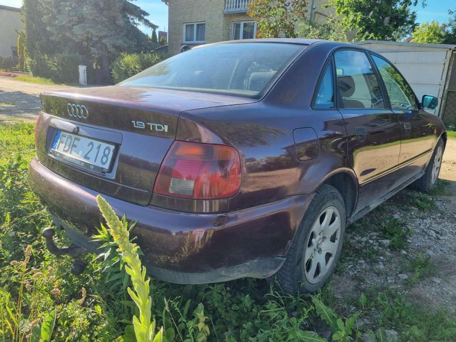 Sarkans Audi A4 1996 Šauļi, ar dzinēja tilpumu 1.90 L un nobraukumu 358 tūkst. km par 550 €, foto 5 vietnē AUTOMOTO.COM.LV