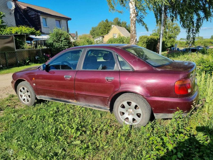 Sarkans Audi A4 1996 Šauļi, ar dzinēja tilpumu 1.90 L un nobraukumu 358 tūkst. km par 550 €, foto 7 vietnē AUTOMOTO.COM.LV