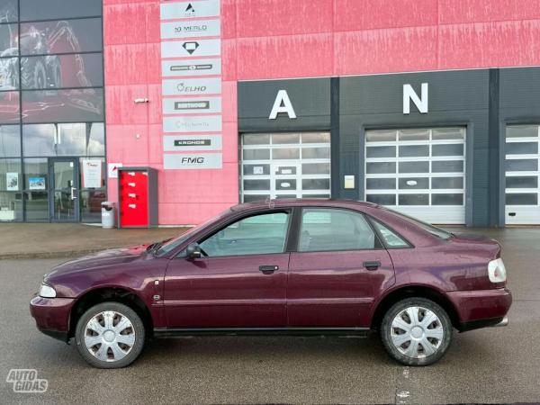 Красный Ауди А4 1996 в Паневежис, объемом двигателя 1.60 л и пробегом 0 тыс. км за 350 €, фото 4 на AUTOMOTO.COM.LV