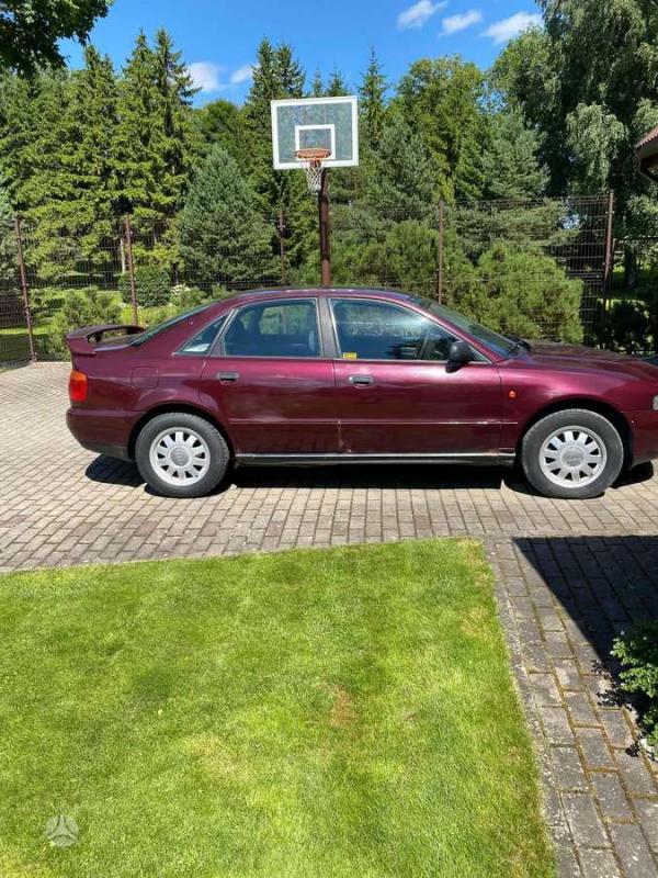 Red Audi A4 1996 in Rokiskis, with an engine capacity of 1.60 L and mileage of 365 thousand km for 550 €, photo 3 on AUTOMOTO.COM.LV