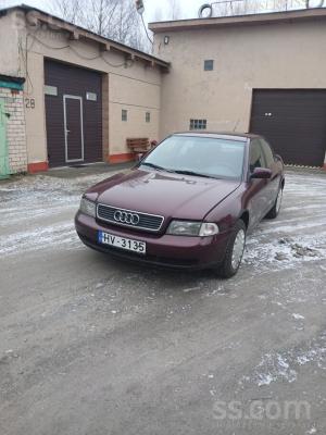 Sarkans Audi A4 1997 Daugavpils, ar dzinēja tilpumu 1.60 L un nobraukumu 241 tūkst. km par 1000 €, foto  vietnē AUTOMOTO.COM.LV
