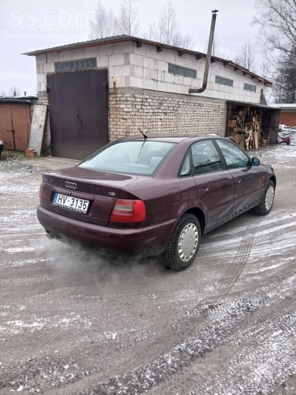 Sarkans Audi A4 1997 Daugavpils, ar dzinēja tilpumu 1.60 L un nobraukumu 241 tūkst. km par 1000 €, foto 3 vietnē AUTOMOTO.COM.LV