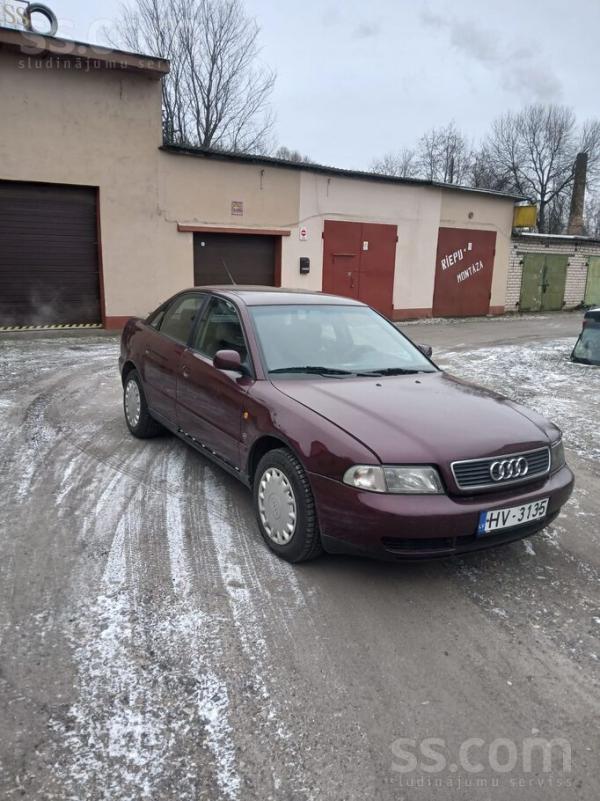 Sarkans Audi A4 1997 Daugavpils, ar dzinēja tilpumu 1.60 L un nobraukumu 241 tūkst. km par 1000 €, foto 4 vietnē AUTOMOTO.COM.LV