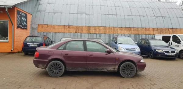 Sarkans Audi A4 1997 Valmiera, ar dzinēja tilpumu 1.60 L un nobraukumu 221 tūkst. km par 750 €, foto 2 vietnē AUTOMOTO.COM.LV