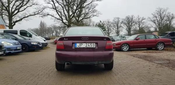 Sarkans Audi A4 1997 Valmiera, ar dzinēja tilpumu 1.60 L un nobraukumu 221 tūkst. km par 750 €, foto 4 vietnē AUTOMOTO.COM.LV