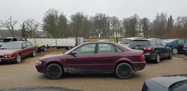 Sarkans Audi A4 1997 Valmiera, ar dzinēja tilpumu 1.60 L un nobraukumu 221 tūkst. km par 750 €, foto 6 vietnē AUTOMOTO.COM.LV
