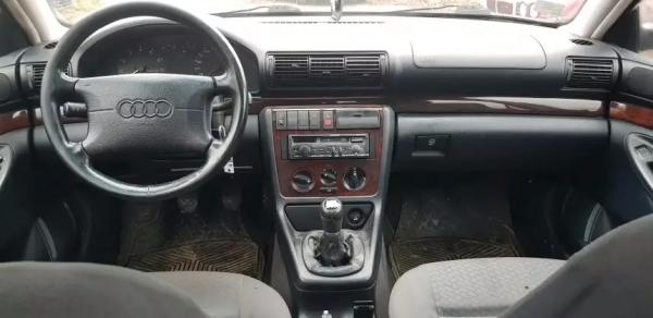 Sarkans Audi A4 1997 Valmiera, ar dzinēja tilpumu 1.60 L un nobraukumu 221 tūkst. km par 750 €, foto 9 vietnē AUTOMOTO.COM.LV