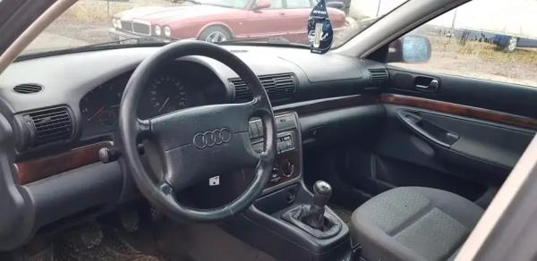 Sarkans Audi A4 1997 Valmiera, ar dzinēja tilpumu 1.60 L un nobraukumu 221 tūkst. km par 750 €, foto 10 vietnē AUTOMOTO.COM.LV
