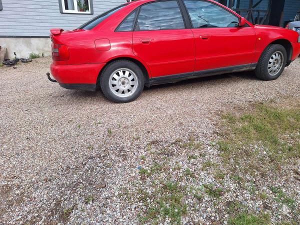 Sarkans Audi A4 1997 Plungė, ar dzinēja tilpumu 1.90 L un nobraukumu 496 tūkst. km par 850 €, foto 3 vietnē AUTOMOTO.COM.LV