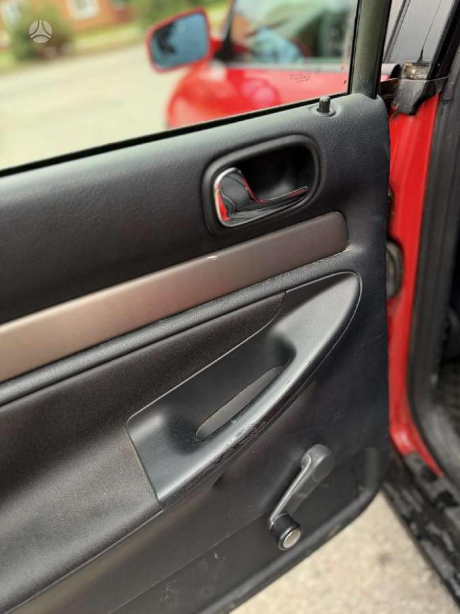 Red Audi A4 1997 in Kaunas, with an engine capacity of 1.60 L and mileage of 271 thousand km for 1100 €, photo 16 on AUTOMOTO.COM.LV