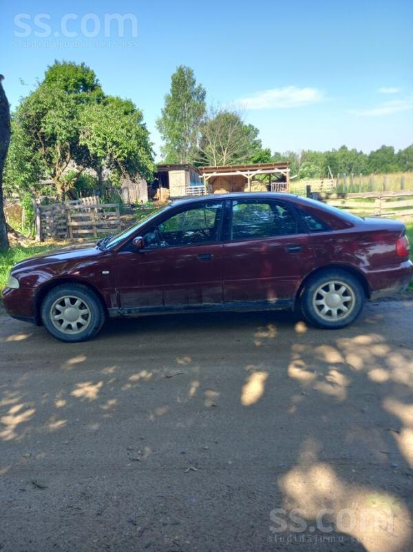 Sarkans Audi A4 1999 Preiļi, ar dzinēja tilpumu 1.80 L un nobraukumu 231 tūkst. km par 530 €, foto 3 vietnē AUTOMOTO.COM.LV