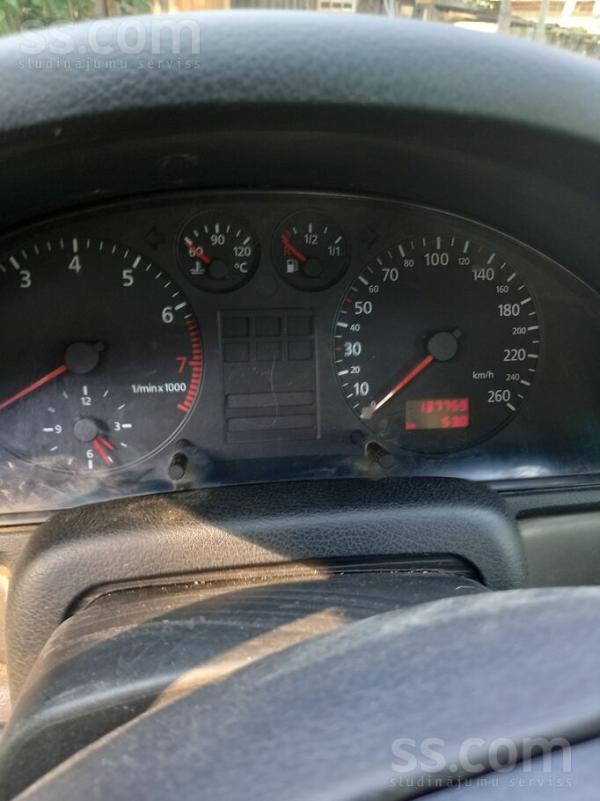 Sarkans Audi A4 1999 Preiļi, ar dzinēja tilpumu 1.80 L un nobraukumu 231 tūkst. km par 530 €, foto 8 vietnē AUTOMOTO.COM.LV