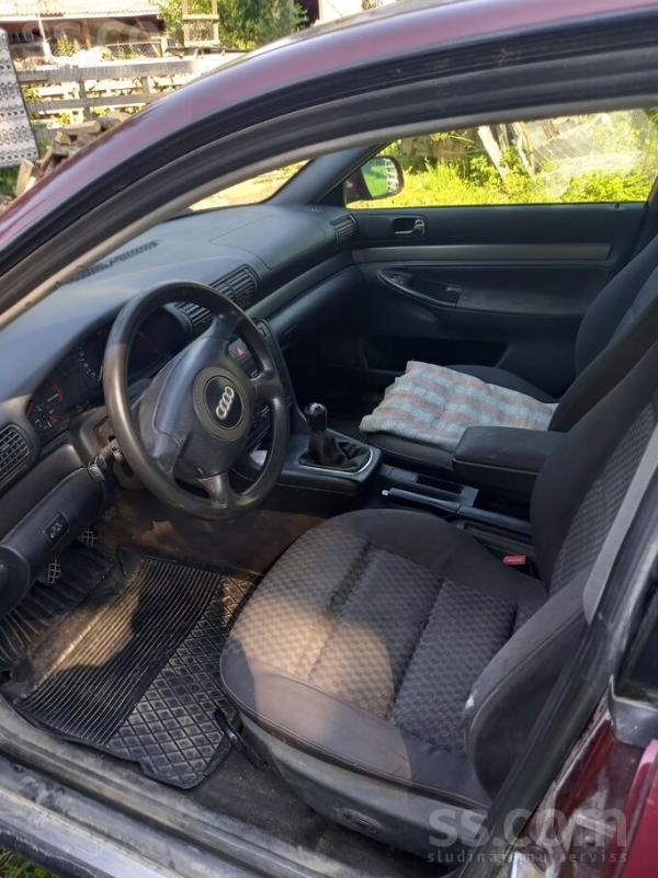 Sarkans Audi A4 1999 Preiļi, ar dzinēja tilpumu 1.80 L un nobraukumu 231 tūkst. km par 530 €, foto 9 vietnē AUTOMOTO.COM.LV
