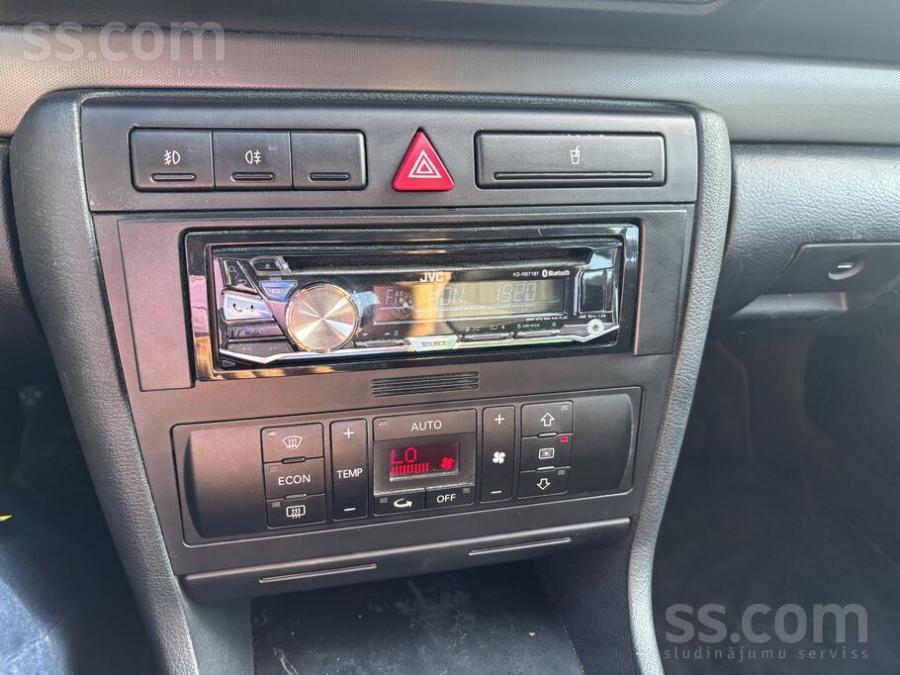 Sarkans Audi A4 2000 Rīga, ar dzinēja tilpumu 1.90 L un nobraukumu 218 tūkst. km par 2690 €, foto 21 vietnē AUTOMOTO.COM.LV