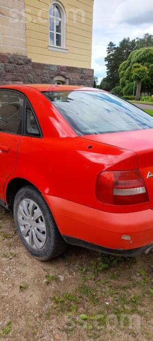 Sarkans Audi A4 2000 Dobele, ar dzinēja tilpumu 1.60 L un nobraukumu 247 tūkst. km par 400 €, foto 5 vietnē AUTOMOTO.COM.LV