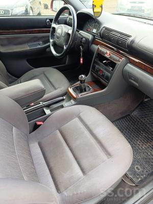 Sarkans Audi A4 2000 Valmiera, ar dzinēja tilpumu 1.80 L un nobraukumu 223 tūkst. km par 1250 €, foto 10 vietnē AUTOMOTO.COM.LV
