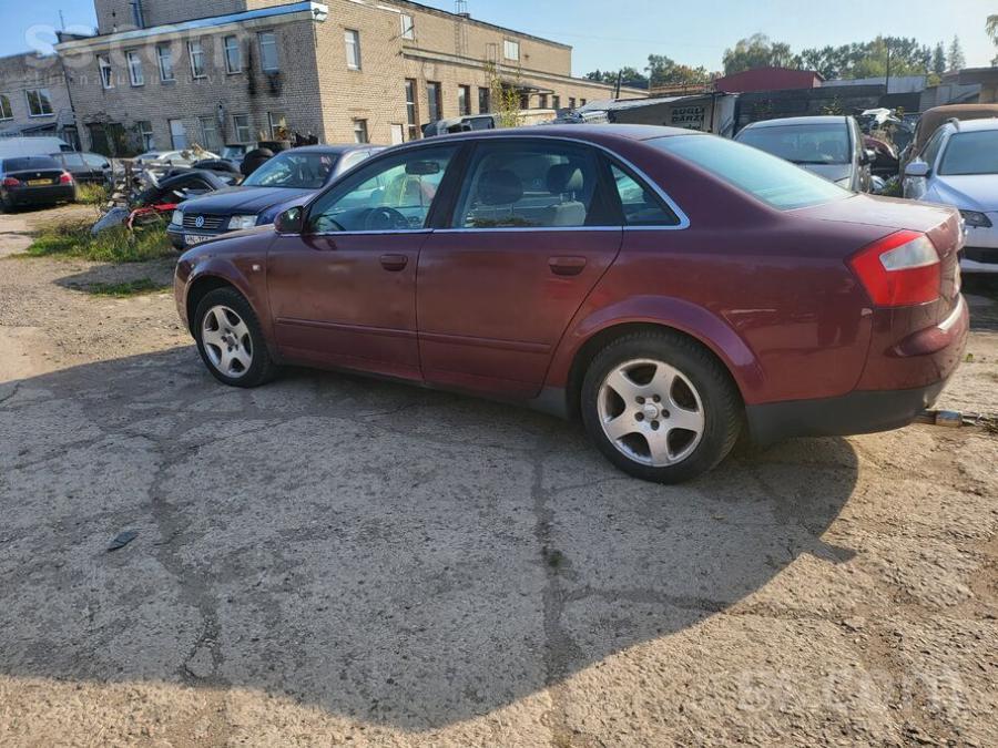 Sarkans Audi A4 2001 Rīga, ar dzinēja tilpumu 2.00 L un nobraukumu 226 tūkst. km par 590 €, foto 4 vietnē AUTOMOTO.COM.LV