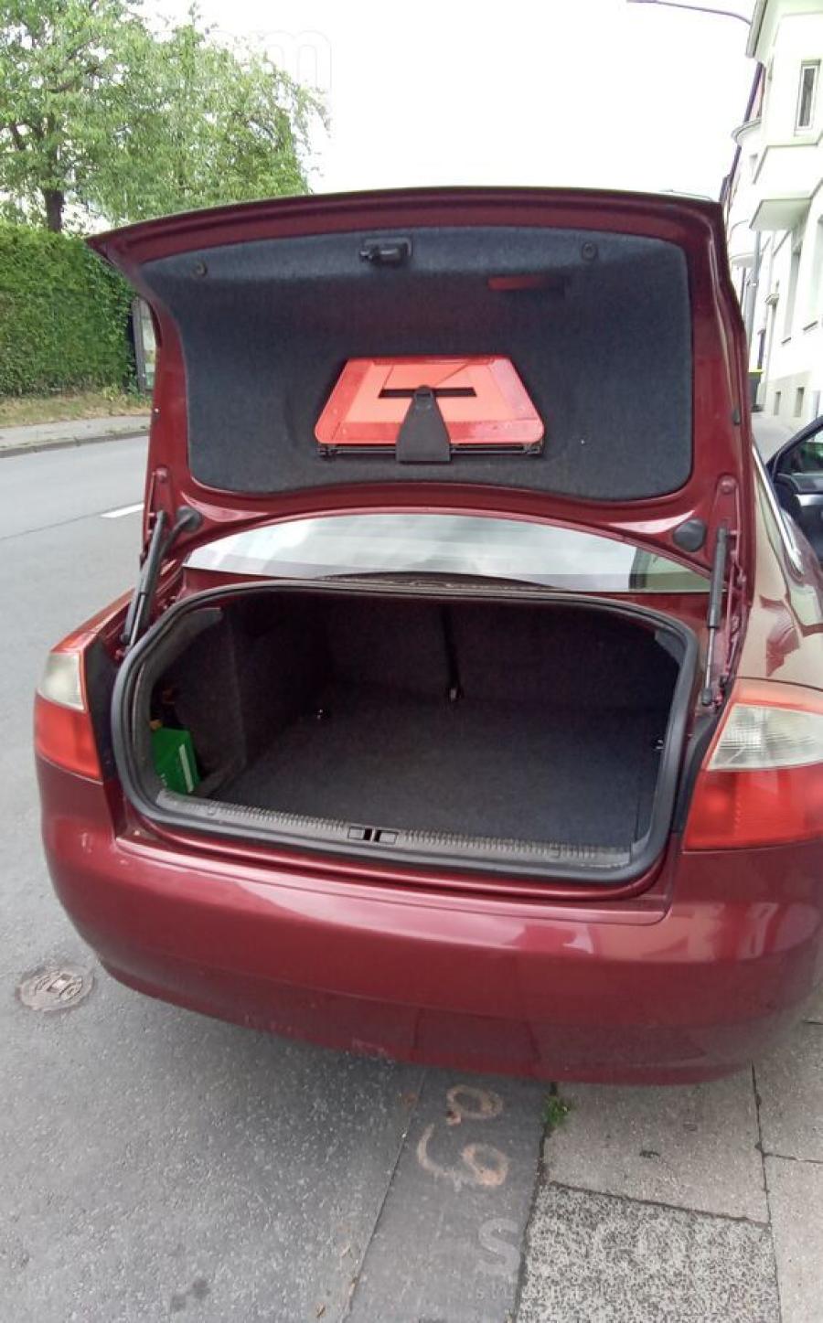 Sarkans Audi A4 2004 Rīga, ar dzinēja tilpumu 1.90 L un nobraukumu 305 tūkst. km par 1999 €, foto 4 vietnē AUTOMOTO.COM.LV