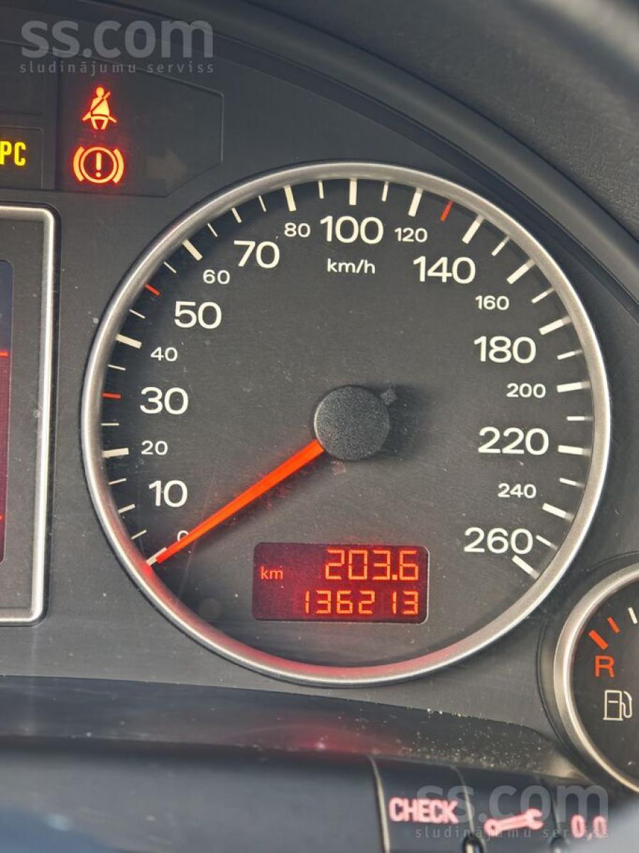 Красный Ауди А4 2005 в Айзкраукле, объемом двигателя 1.60 л и пробегом 136 тыс. км за 2900 €, фото 7 на AUTOMOTO.COM.LV