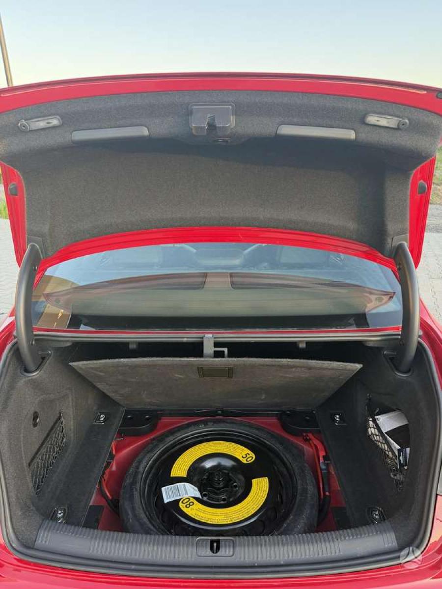 Red Audi A4 2017 in Vilnius, with an engine capacity of 1.98 L and mileage of 131 thousand km for 18750 €, photo 9 on AUTOMOTO.COM.LV