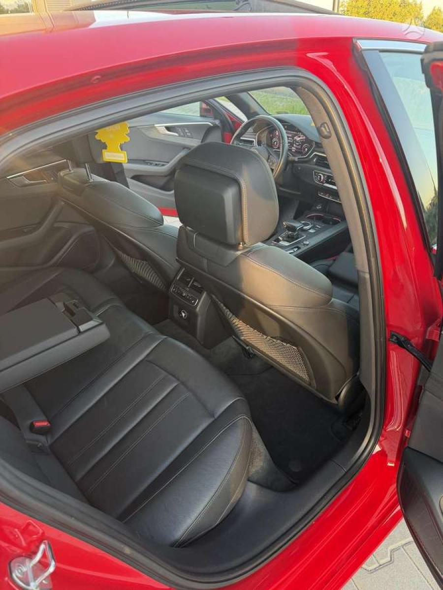 Red Audi A4 2017 in Vilnius, with an engine capacity of 1.98 L and mileage of 131 thousand km for 18750 €, photo 11 on AUTOMOTO.COM.LV