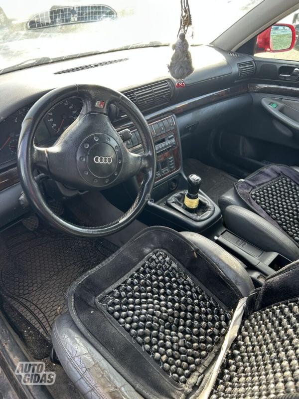 Sarkans Audi A4 1996 Jonava, ar dzinēja tilpumu 1.90 L un nobraukumu 345 tūkst. km par 800 €, foto 5 vietnē AUTOMOTO.COM.LV