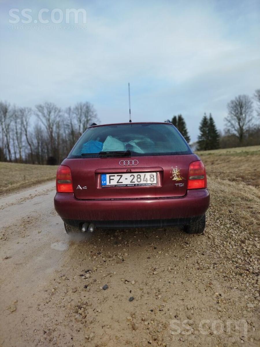Sarkans Audi A4 1998 Rēzekne, ar dzinēja tilpumu 2.50 L un nobraukumu 308 tūkst. km par 1166 €, foto 5 vietnē AUTOMOTO.COM.LV