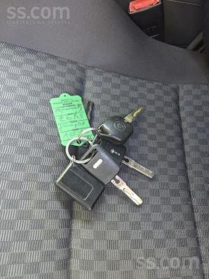 Sarkans Audi A4 1999 Bauska, ar dzinēja tilpumu 1.90 L un nobraukumu 386 tūkst. km par 2880 €, foto 17 vietnē AUTOMOTO.COM.LV