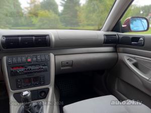 Sarkans Audi A4 1999 Tartu, ar dzinēja tilpumu 1.80 L un nobraukumu 298 tūkst. km par 1500 €, foto 11 vietnē AUTOMOTO.COM.LV