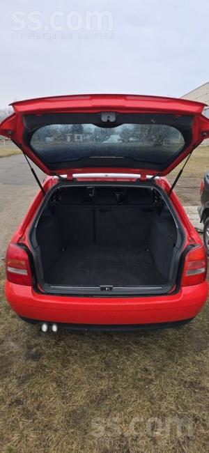 Sarkans Audi A4 2000 Liepāja, ar dzinēja tilpumu 2.50 L un nobraukumu 410 tūkst. km par 1400 €, foto 7 vietnē AUTOMOTO.COM.LV