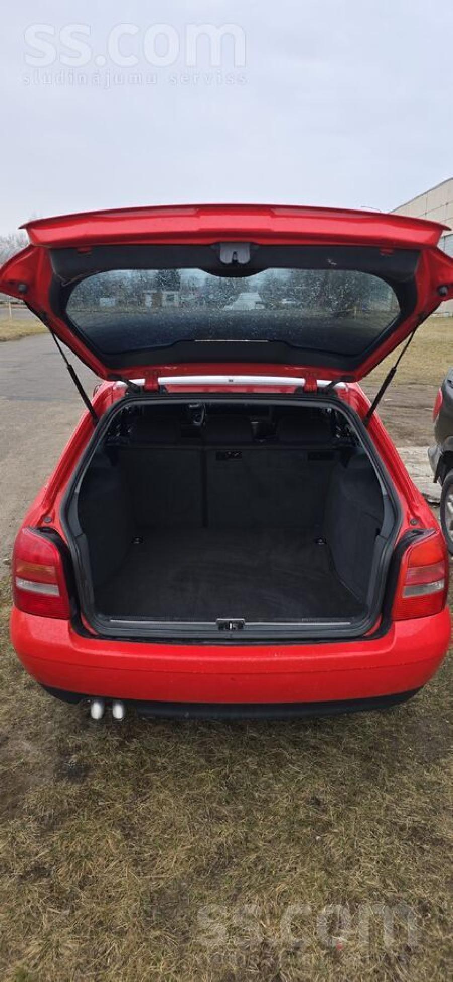 Sarkans Audi A4 2000 Liepāja, ar dzinēja tilpumu 2.50 L un nobraukumu 410 tūkst. km par 1400 €, foto 7 vietnē AUTOMOTO.COM.LV