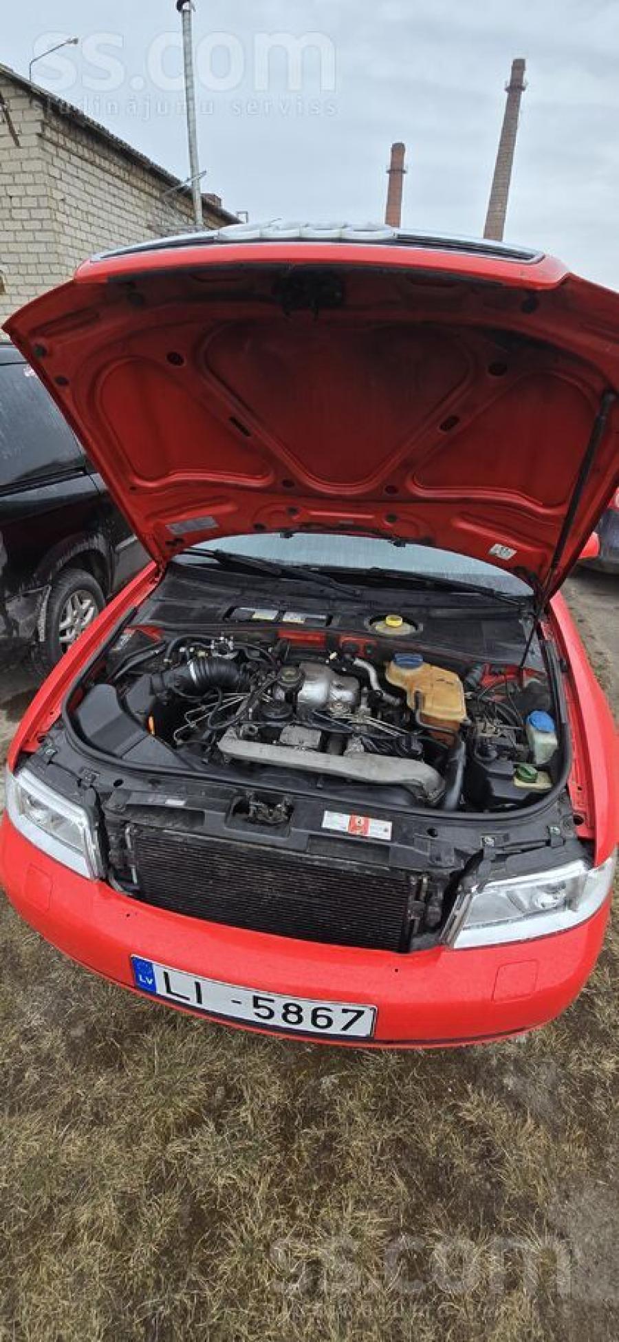 Sarkans Audi A4 2000 Liepāja, ar dzinēja tilpumu 2.50 L un nobraukumu 410 tūkst. km par 1400 €, foto 14 vietnē AUTOMOTO.COM.LV