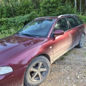Sarkans Audi A4 2001 Liepāja, ar dzinēja tilpumu 1.90 L un nobraukumu 381 tūkst. km par 900 €, foto 4 vietnē AUTOMOTO.COM.LV