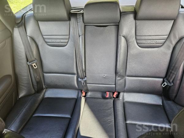 Sarkans Audi A4 2004 Rīga, ar dzinēja tilpumu 2.50 L un nobraukumu 279 tūkst. km par 2750 €, foto 8 vietnē AUTOMOTO.COM.LV