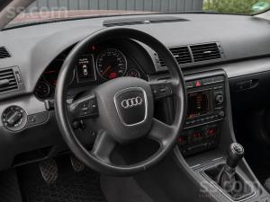 Sarkans Audi A4 2006 Rīga, ar dzinēja tilpumu 2.00 L un nobraukumu 303 tūkst. km par 3350 €, foto 23 vietnē AUTOMOTO.COM.LV
