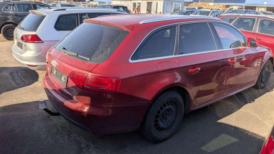 Sarkans Audi A4 2008 Kauņa, ar dzinēja tilpumu 2.00 L un nobraukumu 300 tūkst. km par 3150 €, foto 4 vietnē AUTOMOTO.COM.LV