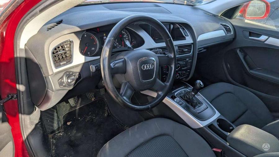 Sarkans Audi A4 2008 Kauņa, ar dzinēja tilpumu 2.00 L un nobraukumu 300 tūkst. km par 3150 €, foto 6 vietnē AUTOMOTO.COM.LV