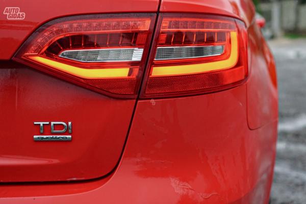 Red Audi A4 2013 in Vilnius, with an engine capacity of 2.00 L and mileage of 274 thousand km for 7400 €, photo 8 on AUTOMOTO.COM.LV