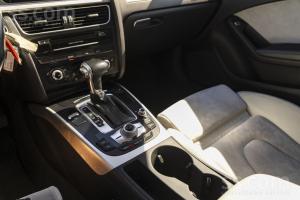Red Audi A4 2015 in Riga, with an engine capacity of 3.00 L and mileage of 230 thousand km for 12490 €, photo 25 on AUTOMOTO.COM.LV