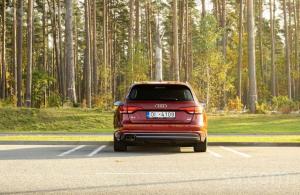 Red Audi A4 2017 in Riga, with an engine capacity of 2.00 L and mileage of 281 thousand km for 12990 €, photo 6 on AUTOMOTO.COM.LV