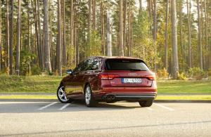 Red Audi A4 2017 in Riga, with an engine capacity of 2.00 L and mileage of 281 thousand km for 12990 €, photo 7 on AUTOMOTO.COM.LV