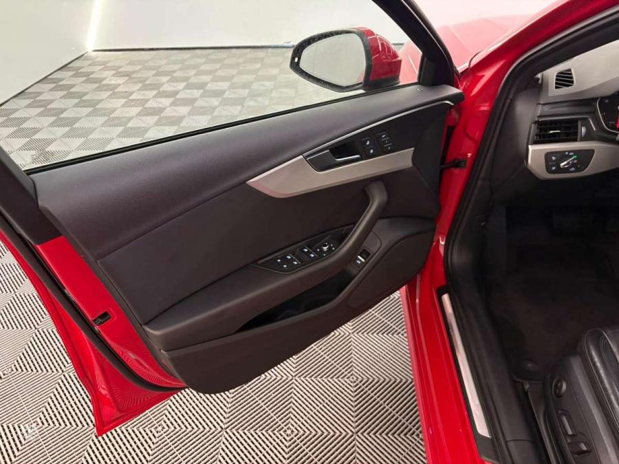 Sarkans Audi A4 2020 Marijampole, ar dzinēja tilpumu 1.97 L un nobraukumu 240 tūkst. km par 15999 €, foto 18 vietnē AUTOMOTO.COM.LV