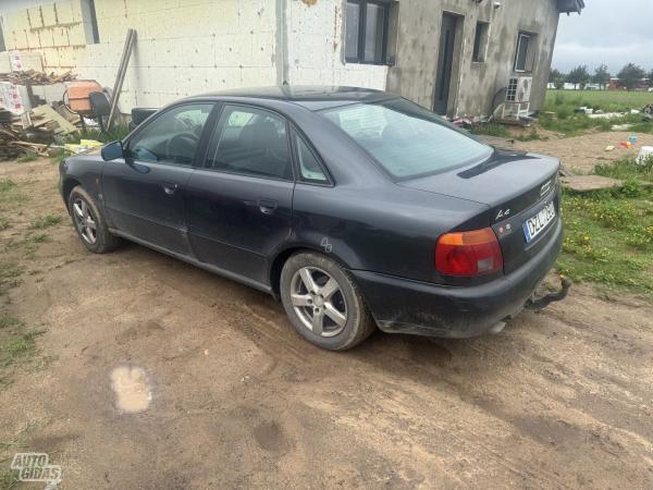 Audi A4 1995 Viļņa, ar dzinēja tilpumu 1.80 L un nobraukumu 199 tūkst. km par 900 €, foto 4 vietnē AUTOMOTO.COM.LV