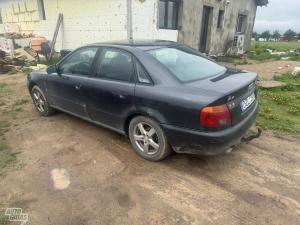 Audi A4 1995 Viļņa, ar dzinēja tilpumu 1.80 L un nobraukumu 199 tūkst. km par 900 €, foto 5 vietnē AUTOMOTO.COM.LV