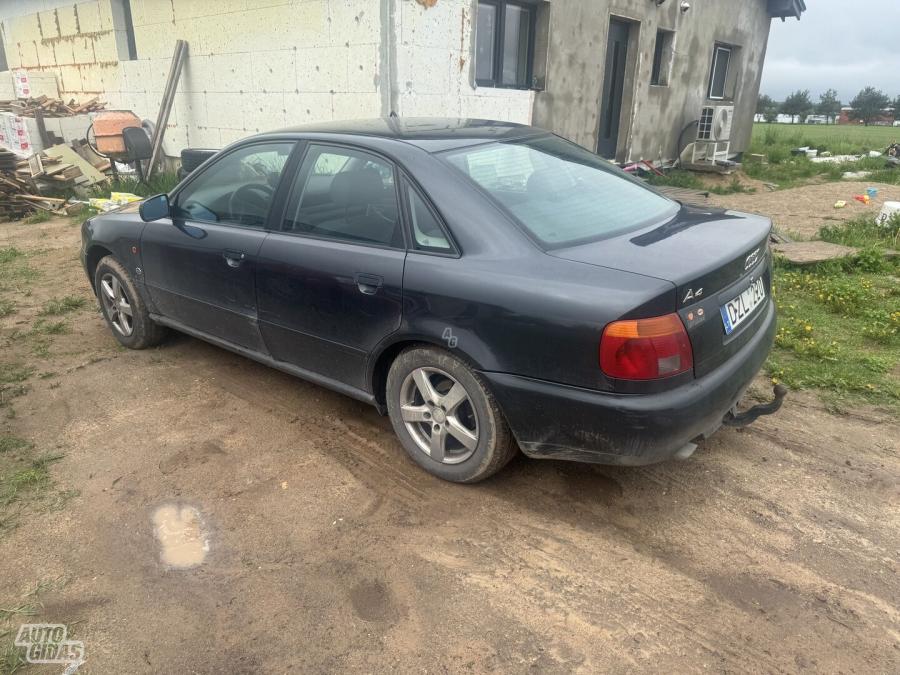 Audi A4 1995 Viļņa, ar dzinēja tilpumu 1.80 L un nobraukumu 199 tūkst. km par 900 €, foto 5 vietnē AUTOMOTO.COM.LV