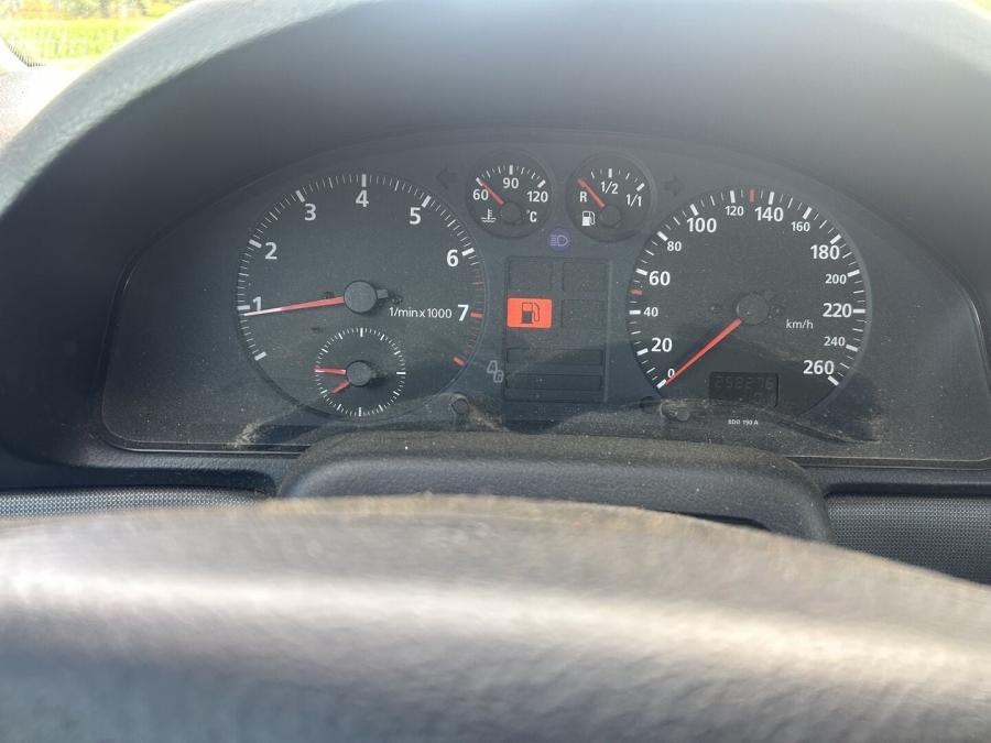 Ауди А4 1995 в Варена, объемом двигателя 1.60 л и пробегом 258 тыс. км за 260 €, фото 5 на AUTOMOTO.COM.LV